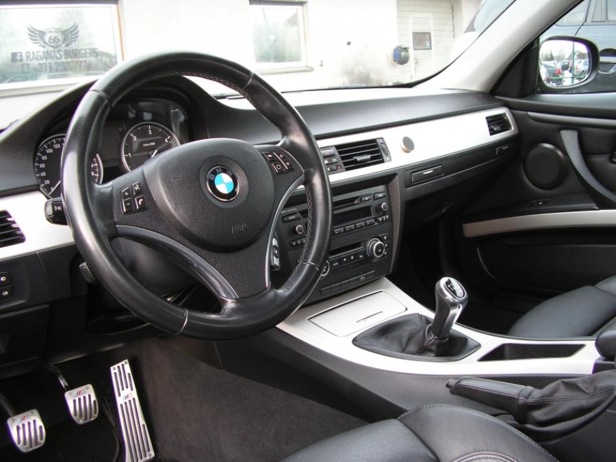 Black BMW 320 2010 in Riga, with an engine capacity of 2.00 L and mileage of 199 thousand km for 8990 €, photo 15 on AUTOMOTO.COM.LV