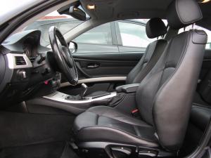 Black BMW 320 2010 in Riga, with an engine capacity of 2.00 L and mileage of 199 thousand km for 8990 €, photo 16 on AUTOMOTO.COM.LV