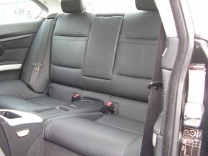 Black BMW 320 2010 in Riga, with an engine capacity of 2.00 L and mileage of 199 thousand km for 8990 €, photo 17 on AUTOMOTO.COM.LV
