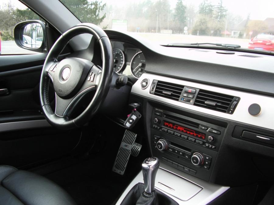 Black BMW 320 2010 in Riga, with an engine capacity of 2.00 L and mileage of 199 thousand km for 8990 €, photo 21 on AUTOMOTO.COM.LV