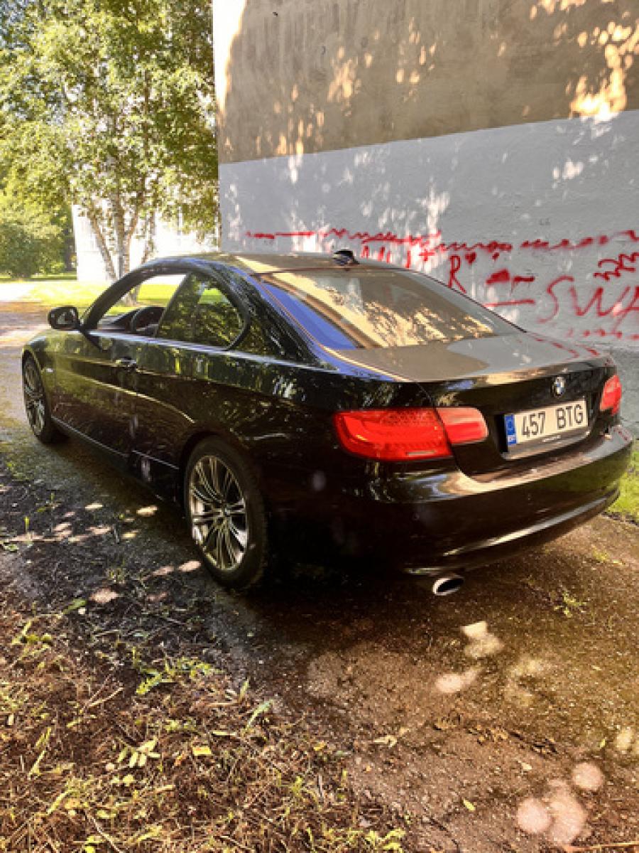 Melns BMW 320 2010 Kohtla-Jerve, ar dzinēja tilpumu 2.00 L un nobraukumu 316 tūkst. km par 4500 €, foto 5 vietnē AUTOMOTO.COM.LV