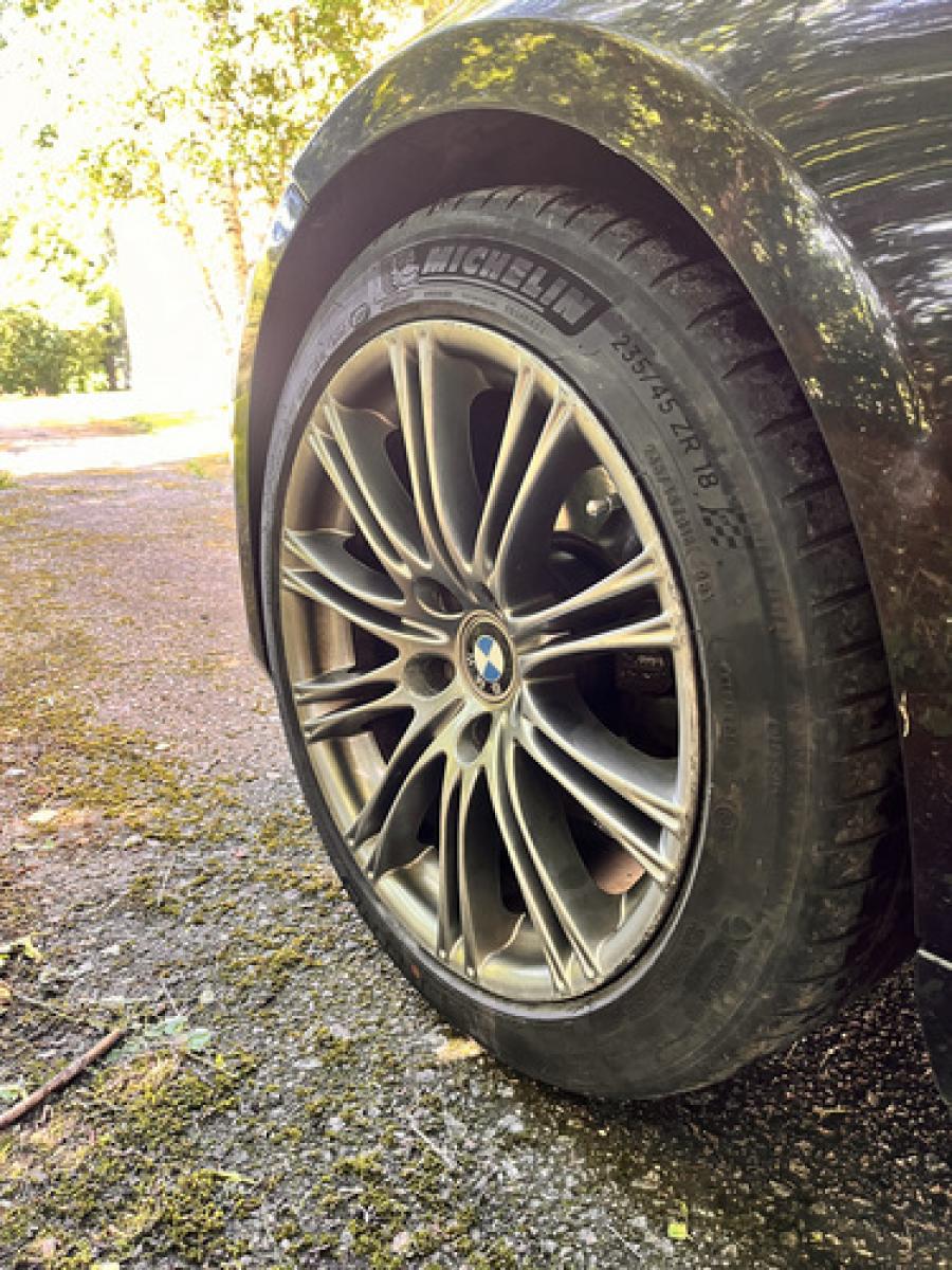 Melns BMW 320 2010 Kohtla-Jerve, ar dzinēja tilpumu 2.00 L un nobraukumu 316 tūkst. km par 4500 €, foto 6 vietnē AUTOMOTO.COM.LV