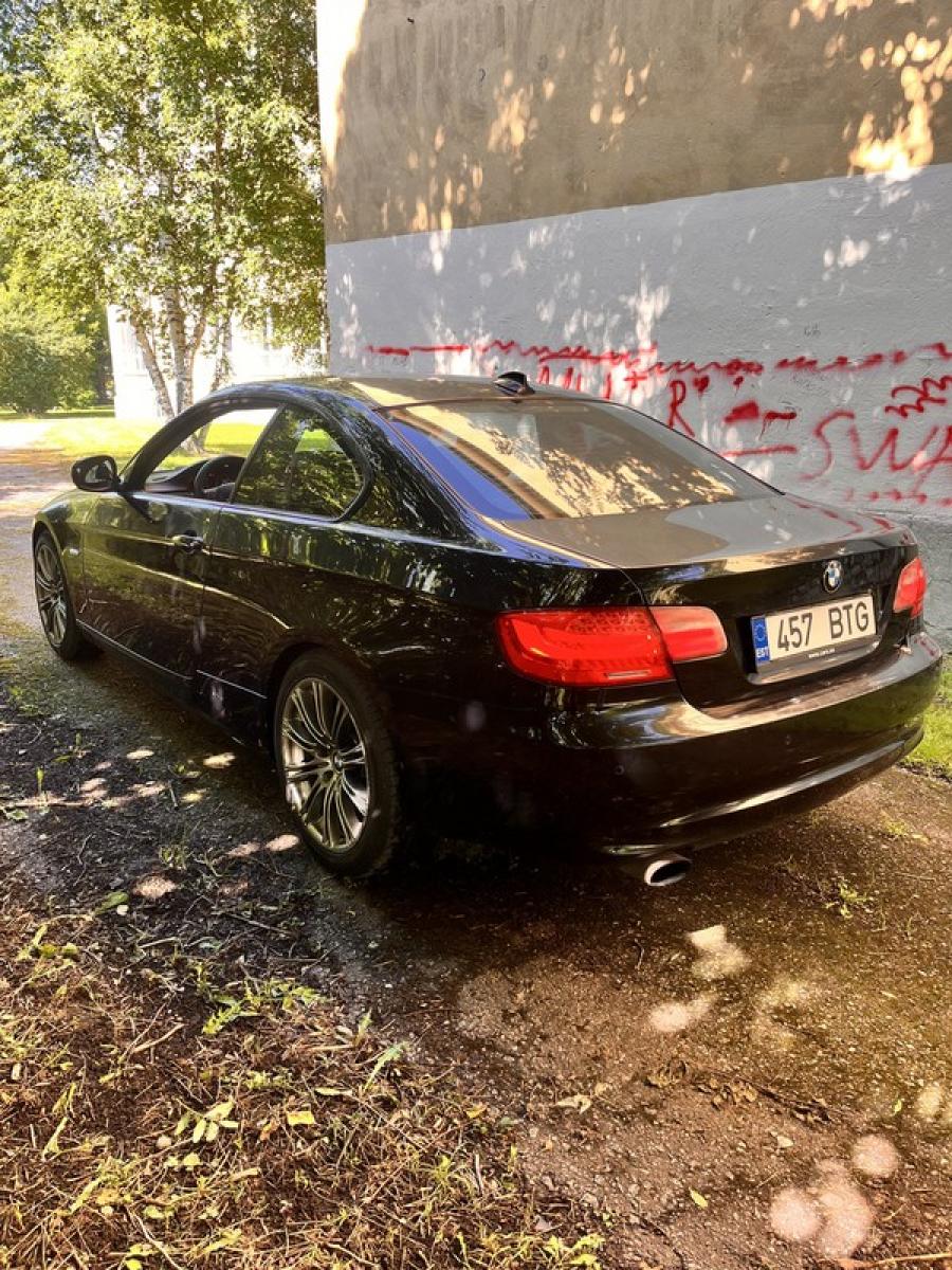 Melns BMW 320 2010 Kohtla-Jerve, ar dzinēja tilpumu 2.00 L un nobraukumu 316 tūkst. km par 4500 €, foto 13 vietnē AUTOMOTO.COM.LV