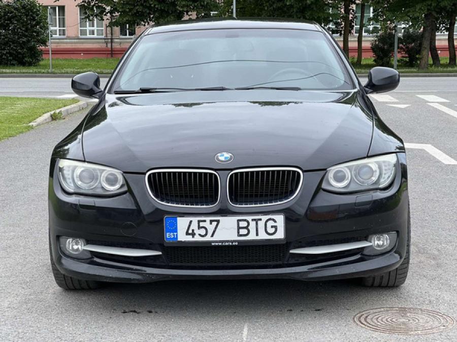 Black BMW 320 2010 in Narva, with an engine capacity of 2.00 L and mileage of 315 thousand km for 4999 €, photo 4 on AUTOMOTO.COM.LV