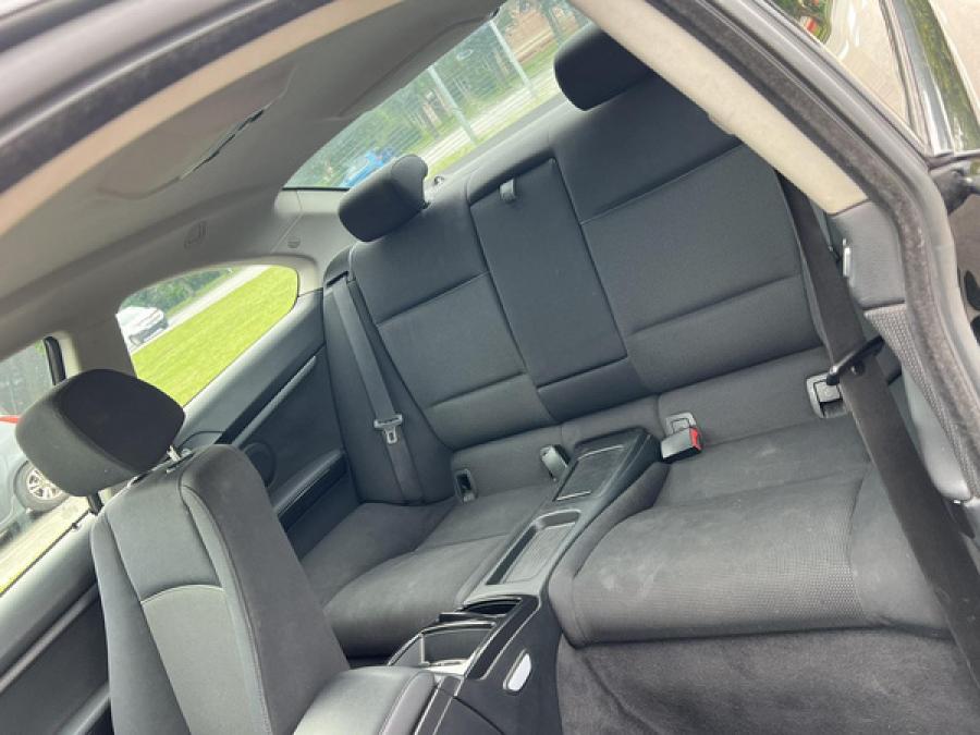 Black BMW 320 2010 in Narva, with an engine capacity of 2.00 L and mileage of 315 thousand km for 4999 €, photo 11 on AUTOMOTO.COM.LV