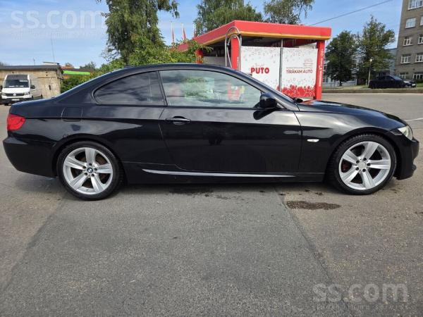 Melns BMW 320 2010 Rīga, ar dzinēja tilpumu 2.00 L un nobraukumu 195 tūkst. km par 5900 €, foto 3 vietnē AUTOMOTO.COM.LV