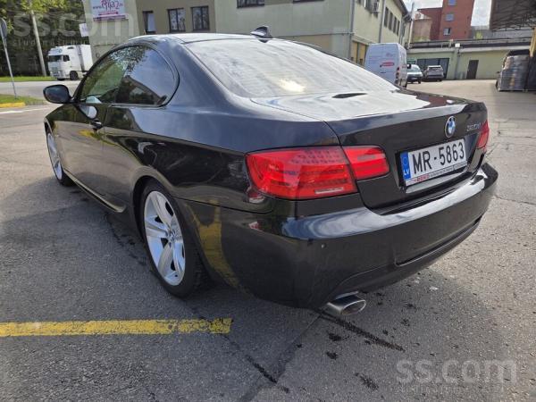 Melns BMW 320 2010 Rīga, ar dzinēja tilpumu 2.00 L un nobraukumu 195 tūkst. km par 5900 €, foto 5 vietnē AUTOMOTO.COM.LV