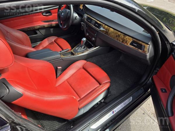 Melns BMW 320 2010 Rīga, ar dzinēja tilpumu 2.00 L un nobraukumu 195 tūkst. km par 5900 €, foto 11 vietnē AUTOMOTO.COM.LV