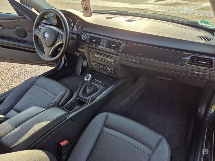 Melns BMW 320 2010 Viļņa, ar dzinēja tilpumu 2.00 L un nobraukumu 153 tūkst. km par 6350 €, foto 7 vietnē AUTOMOTO.COM.LV