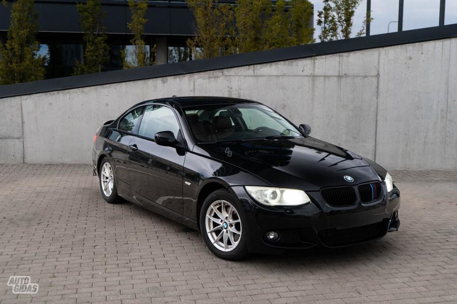 Black BMW 320 2010 in Kaunas, with an engine capacity of 2.00 L and mileage of 308 thousand km for 6150 €, photo 1 on AUTOMOTO.COM.LV