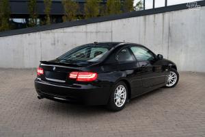 Black BMW 320 2010 in Kaunas, with an engine capacity of 2.00 L and mileage of 308 thousand km for 6150 €, photo 5 on AUTOMOTO.COM.LV