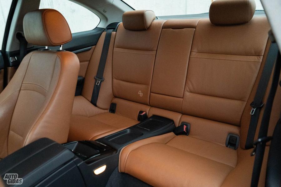 Black BMW 320 2010 in Kaunas, with an engine capacity of 2.00 L and mileage of 308 thousand km for 6150 €, photo 7 on AUTOMOTO.COM.LV