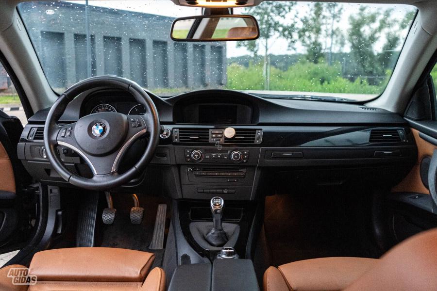 Black BMW 320 2010 in Kaunas, with an engine capacity of 2.00 L and mileage of 308 thousand km for 6150 €, photo 8 on AUTOMOTO.COM.LV