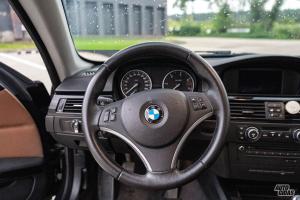 Black BMW 320 2010 in Kaunas, with an engine capacity of 2.00 L and mileage of 308 thousand km for 6150 €, photo 9 on AUTOMOTO.COM.LV