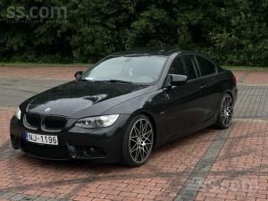 Melns BMW 320 2010 Rīga, ar dzinēja tilpumu 2.00 L un nobraukumu 340 tūkst. km par 6500 €, foto  vietnē AUTOMOTO.COM.LV
