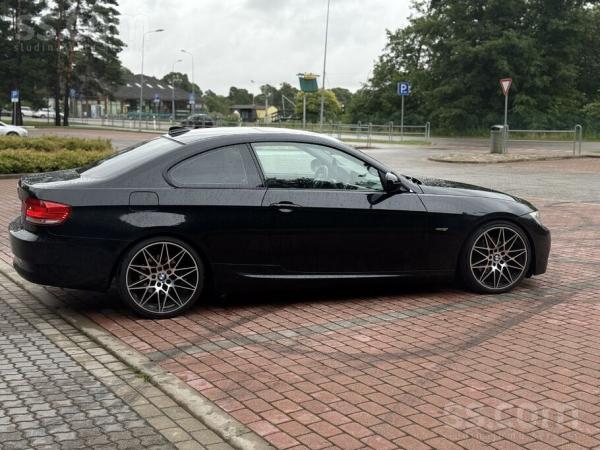 Black BMW 320 2010 in Riga, with an engine capacity of 2.00 L and mileage of 340 thousand km for 6500 €, photo 3 on AUTOMOTO.COM.LV