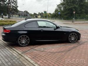 Melns BMW 320 2010 Rīga, ar dzinēja tilpumu 2.00 L un nobraukumu 340 tūkst. km par 6500 €, foto 4 vietnē AUTOMOTO.COM.LV