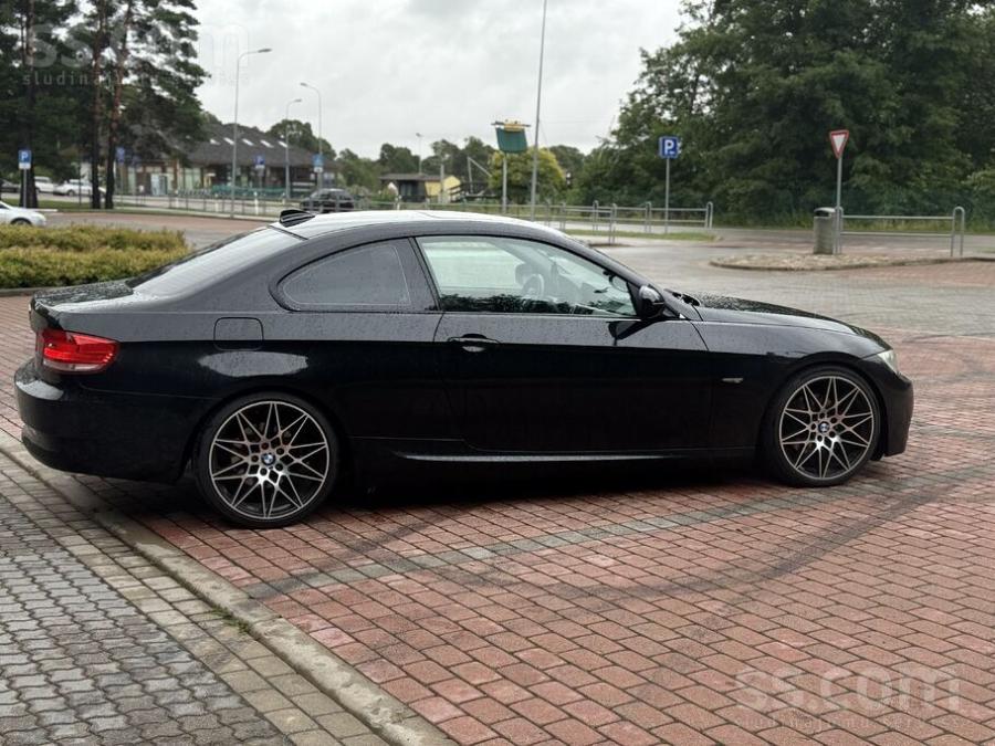 Melns BMW 320 2010 Rīga, ar dzinēja tilpumu 2.00 L un nobraukumu 340 tūkst. km par 6500 €, foto 4 vietnē AUTOMOTO.COM.LV