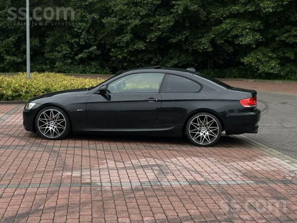 Black BMW 320 2010 in Riga, with an engine capacity of 2.00 L and mileage of 340 thousand km for 6500 €, photo 5 on AUTOMOTO.COM.LV