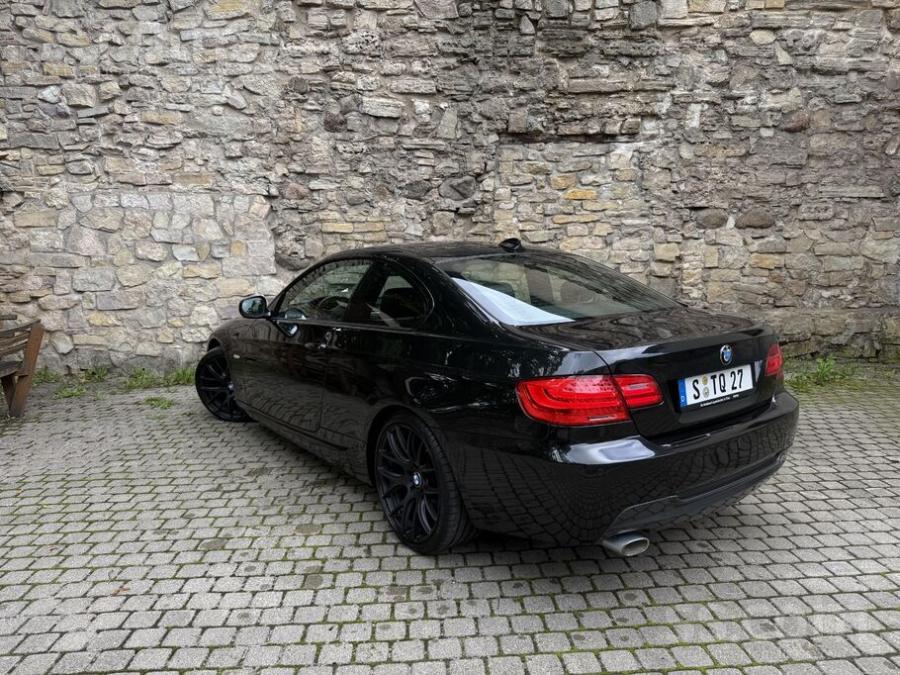 Melns BMW 320 2010 Cēsis, ar dzinēja tilpumu 2.00 L un nobraukumu 290 tūkst. km par 7850 €, foto 7 vietnē AUTOMOTO.COM.LV