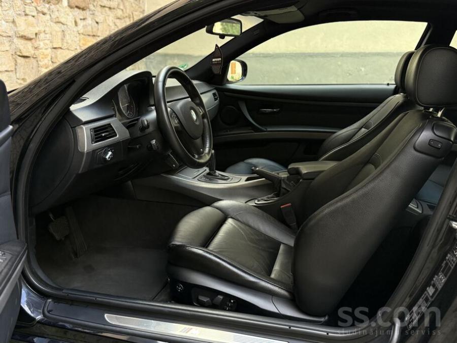 Melns BMW 320 2010 Cēsis, ar dzinēja tilpumu 2.00 L un nobraukumu 290 tūkst. km par 7850 €, foto 9 vietnē AUTOMOTO.COM.LV