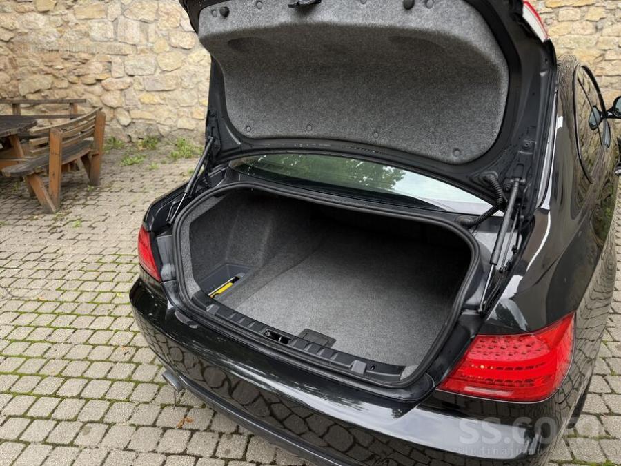Melns BMW 320 2010 Cēsis, ar dzinēja tilpumu 2.00 L un nobraukumu 290 tūkst. km par 7850 €, foto 22 vietnē AUTOMOTO.COM.LV