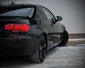Black BMW 320 2011 in Jelgava, with an engine capacity of 2.00 L and mileage of 280 thousand km for 8450 €, photo 13 on AUTOMOTO.COM.LV