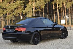 Black BMW 320 2011 in Marupe, with an engine capacity of 2.00 L and mileage of 320 thousand km for 7950 €, photo 5 on AUTOMOTO.COM.LV