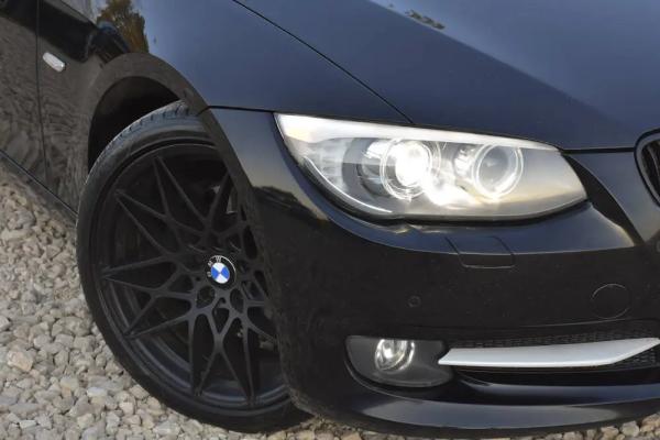 Black BMW 320 2011 in Marupe, with an engine capacity of 2.00 L and mileage of 320 thousand km for 7950 €, photo 5 on AUTOMOTO.COM.LV