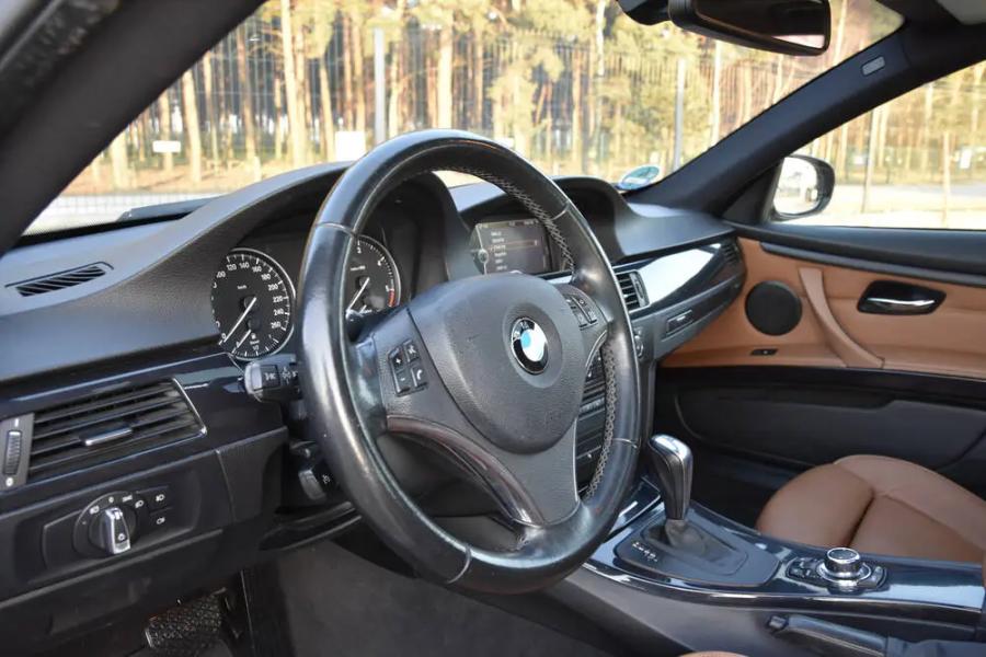Black BMW 320 2011 in Marupe, with an engine capacity of 2.00 L and mileage of 320 thousand km for 7950 €, photo 8 on AUTOMOTO.COM.LV