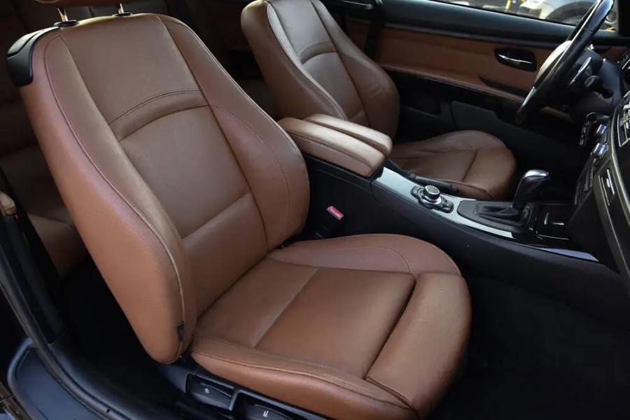 Black BMW 320 2011 in Marupe, with an engine capacity of 2.00 L and mileage of 320 thousand km for 7950 €, photo 9 on AUTOMOTO.COM.LV