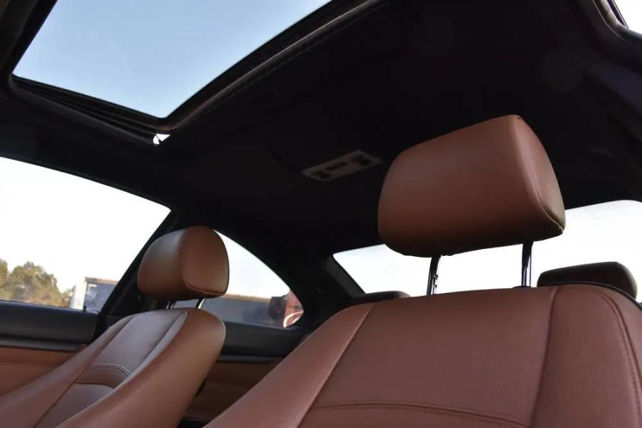Black BMW 320 2011 in Marupe, with an engine capacity of 2.00 L and mileage of 320 thousand km for 7950 €, photo 10 on AUTOMOTO.COM.LV
