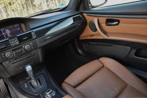 Black BMW 320 2011 in Marupe, with an engine capacity of 2.00 L and mileage of 320 thousand km for 7950 €, photo 12 on AUTOMOTO.COM.LV