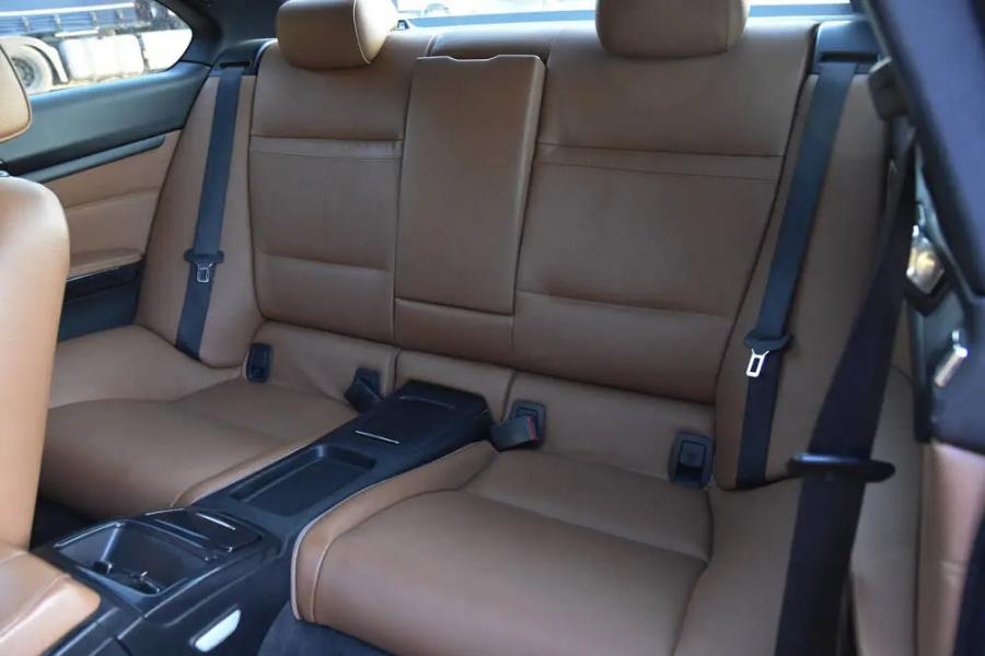 Black BMW 320 2011 in Marupe, with an engine capacity of 2.00 L and mileage of 320 thousand km for 7950 €, photo 13 on AUTOMOTO.COM.LV