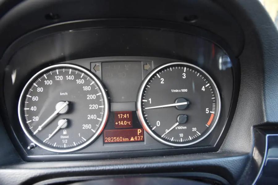 Black BMW 320 2011 in Marupe, with an engine capacity of 2.00 L and mileage of 320 thousand km for 7950 €, photo 14 on AUTOMOTO.COM.LV