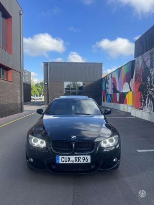 Black BMW 320 2011 in Plunge, with an engine capacity of 2.00 L and mileage of 287 thousand km for 8950 €, photo 8 on AUTOMOTO.COM.LV