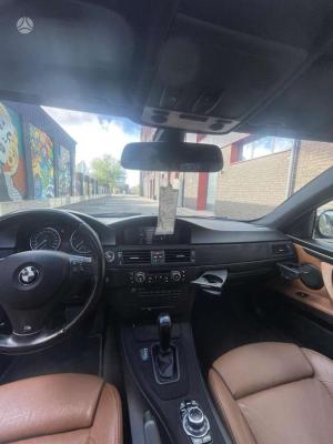 Black BMW 320 2011 in Plunge, with an engine capacity of 2.00 L and mileage of 287 thousand km for 8950 €, photo 13 on AUTOMOTO.COM.LV