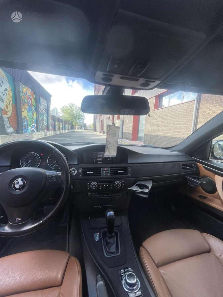 Black BMW 320 2011 in Plunge, with an engine capacity of 2.00 L and mileage of 287 thousand km for 8950 €, photo 13 on AUTOMOTO.COM.LV