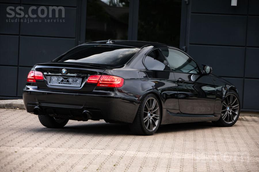 Black BMW 320 2012 in Jelgava, with an engine capacity of 2.00 L and mileage of 292 thousand km for 9500 €, photo 4 on AUTOMOTO.COM.LV