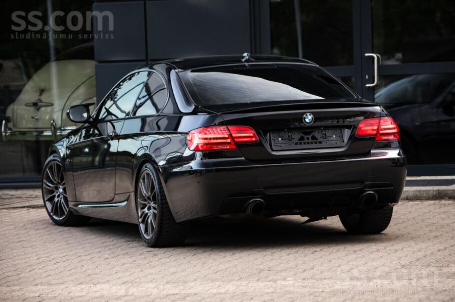 Black BMW 320 2012 in Jelgava, with an engine capacity of 2.00 L and mileage of 292 thousand km for 9500 €, photo 5 on AUTOMOTO.COM.LV