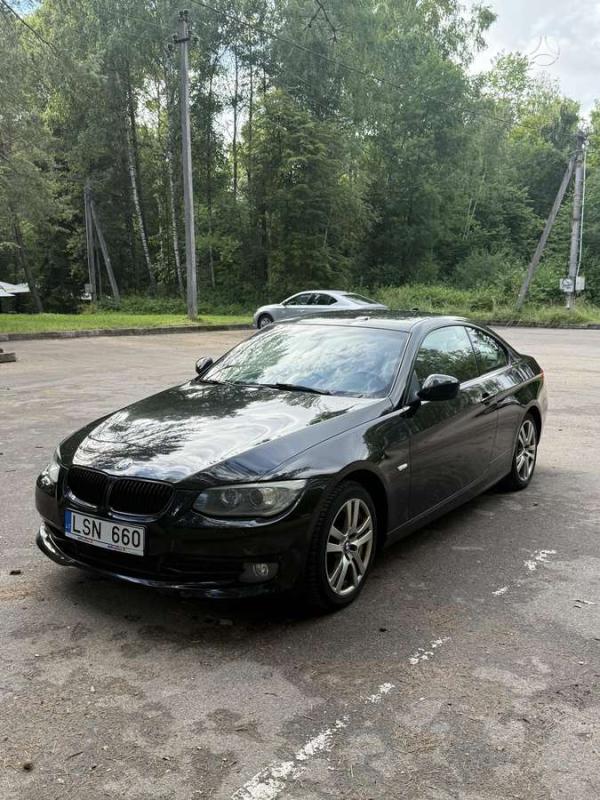 Black BMW 320 2012 in Vilnius, with an engine capacity of 2.00 L and mileage of 296 thousand km for 7000 €, photo 1 on AUTOMOTO.COM.LV