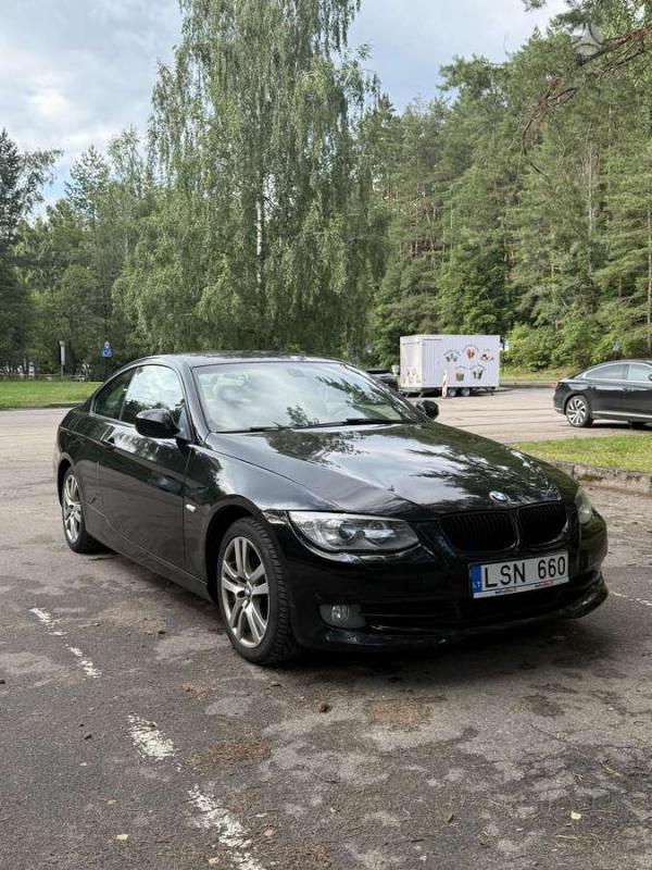 Black BMW 320 2012 in Vilnius, with an engine capacity of 2.00 L and mileage of 296 thousand km for 7000 €, photo 2 on AUTOMOTO.COM.LV