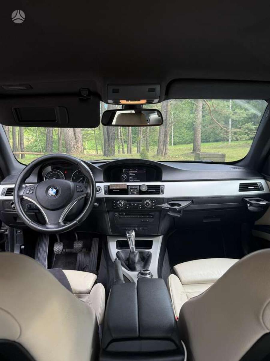 Black BMW 320 2012 in Vilnius, with an engine capacity of 2.00 L and mileage of 296 thousand km for 7000 €, photo 14 on AUTOMOTO.COM.LV