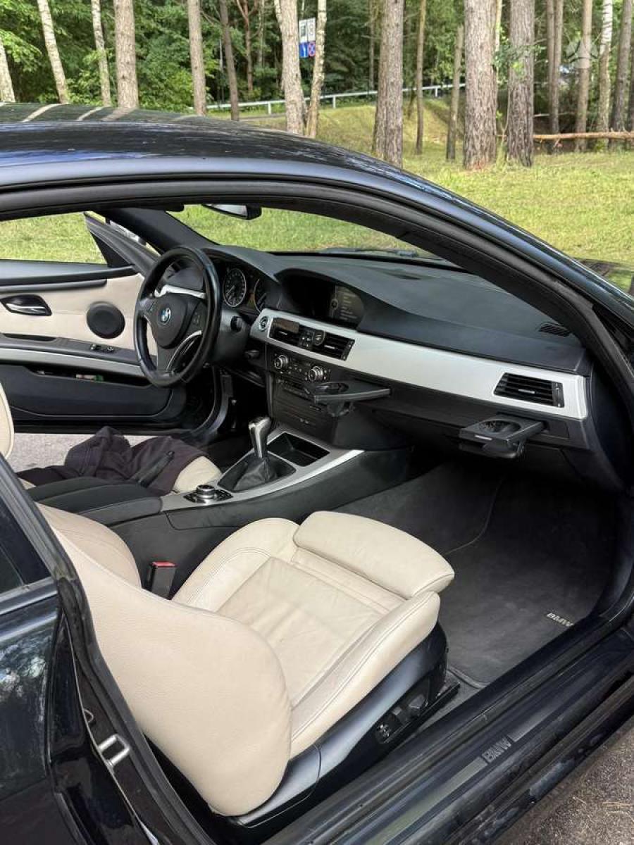 Black BMW 320 2012 in Vilnius, with an engine capacity of 2.00 L and mileage of 296 thousand km for 7000 €, photo 15 on AUTOMOTO.COM.LV
