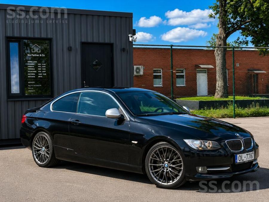 Black BMW 320 2012 in Riga, with an engine capacity of 2.00 L and mileage of 369 thousand km for 7350 €, photo 6 on AUTOMOTO.COM.LV