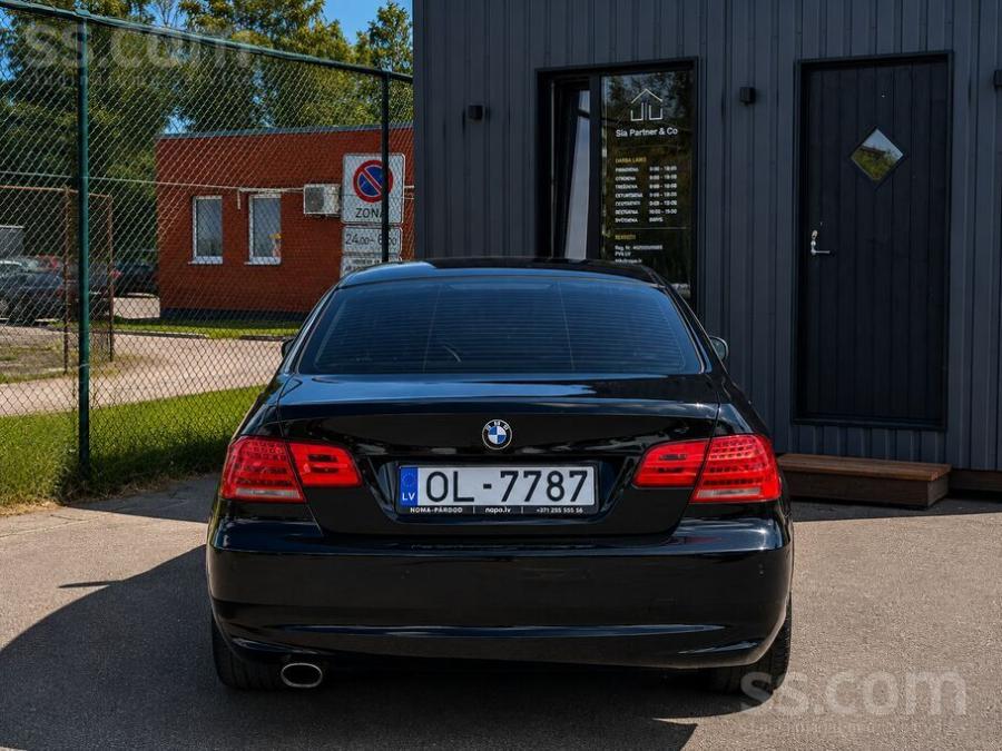 Black BMW 320 2012 in Riga, with an engine capacity of 2.00 L and mileage of 369 thousand km for 7350 €, photo 8 on AUTOMOTO.COM.LV