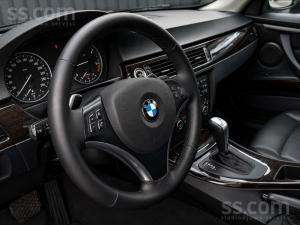 Black BMW 320 2012 in Riga, with an engine capacity of 2.00 L and mileage of 369 thousand km for 7350 €, photo 12 on AUTOMOTO.COM.LV