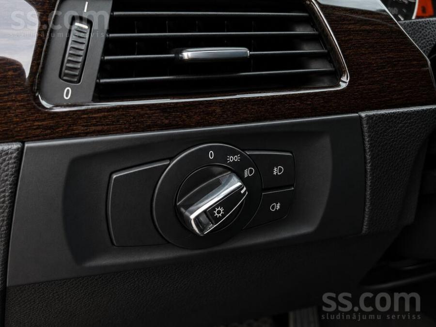 Black BMW 320 2012 in Riga, with an engine capacity of 2.00 L and mileage of 369 thousand km for 7350 €, photo 14 on AUTOMOTO.COM.LV