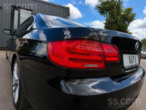 Black BMW 320 2012 in Riga, with an engine capacity of 2.00 L and mileage of 369 thousand km for 7350 €, photo 26 on AUTOMOTO.COM.LV