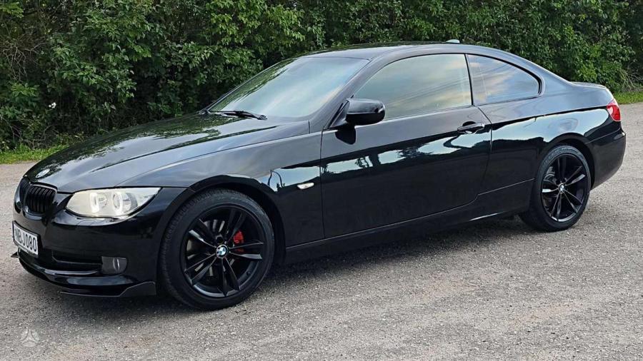 Black BMW 320 2013 in Rokiskis, with an engine capacity of 2.00 L and mileage of 283 thousand km for 6950 €, photo 6 on AUTOMOTO.COM.LV